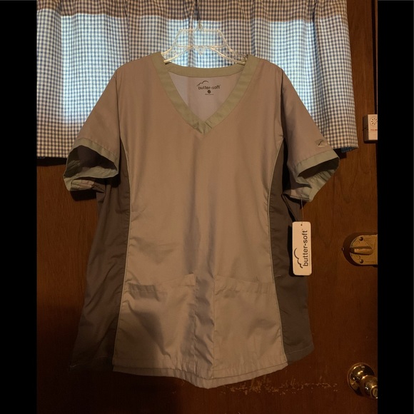 Uniform Advantage | Tops | Buttersoft Colorblock Scrub Top L Nwt | Poshmark